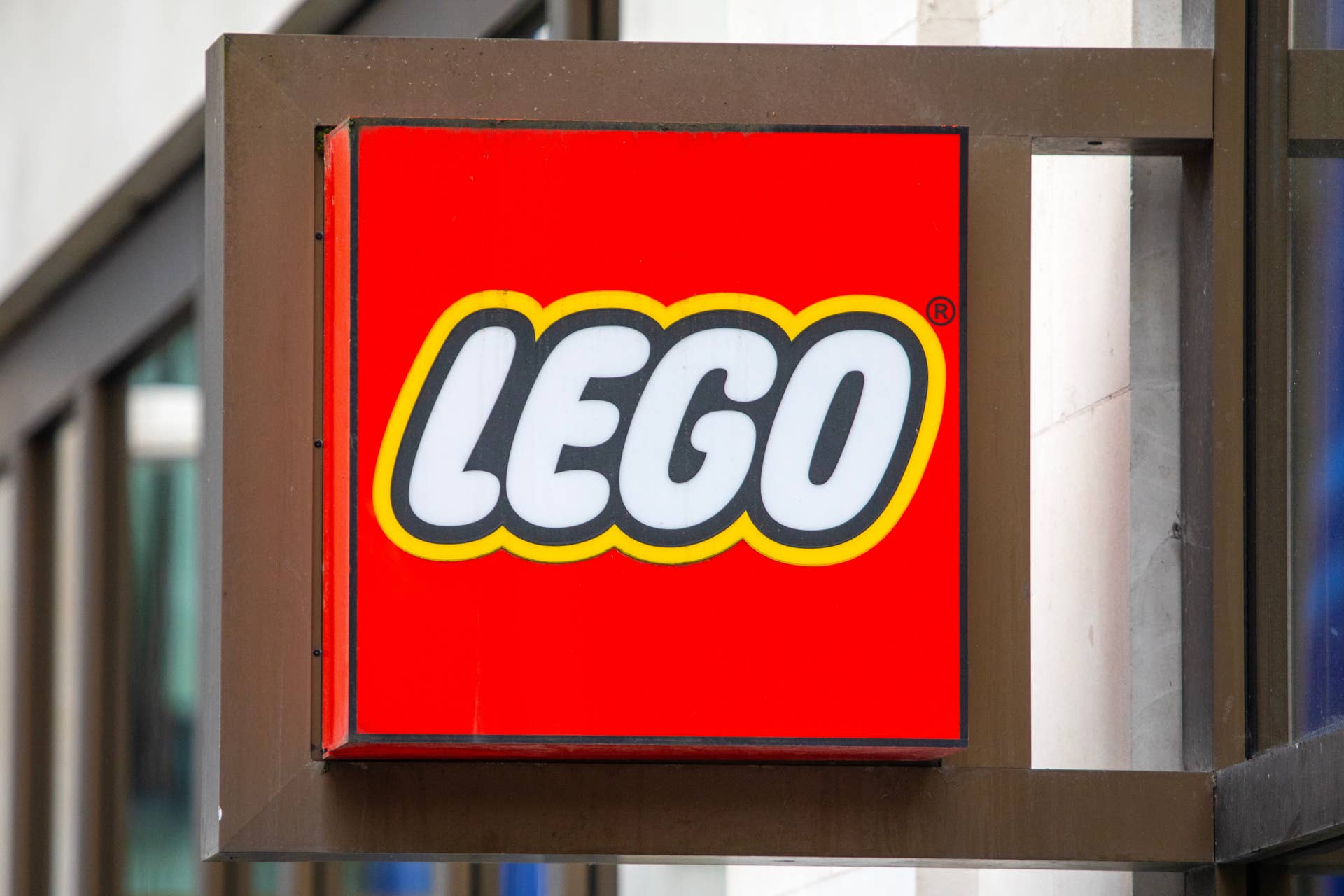 Walmart's 253-Piece LEGO Parrot Toy Is for Bird Lovers - Parade Pets