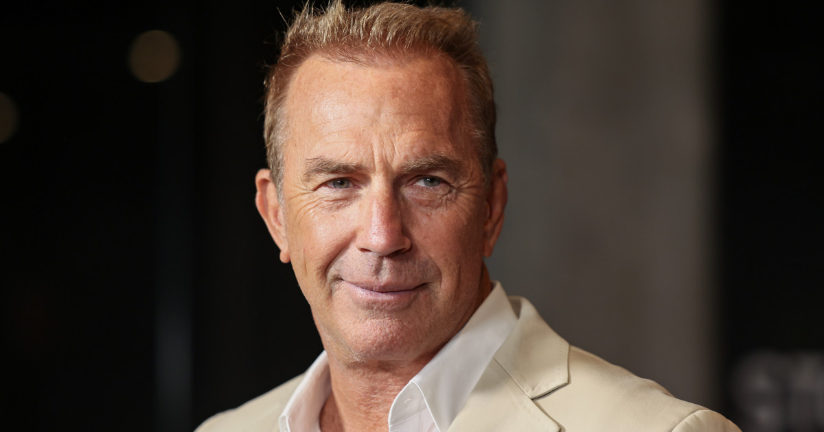 Kevin Costner's Labrador Retriever Has the Internet Falling in Love Again - Parade Pets