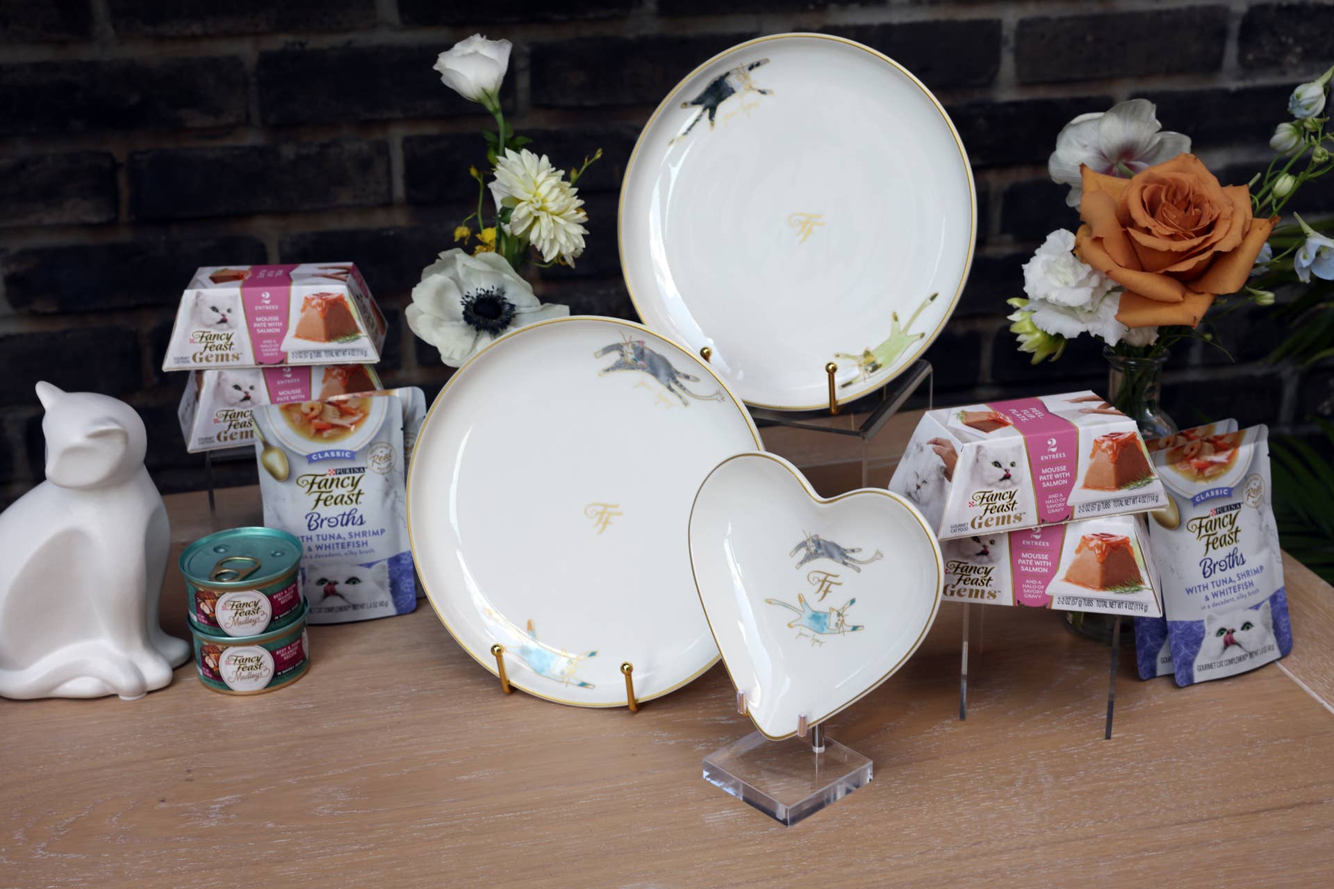 Fancy Feast & Jenna Lyons Debut New Cat Dinnerware Collection & It's Iconic