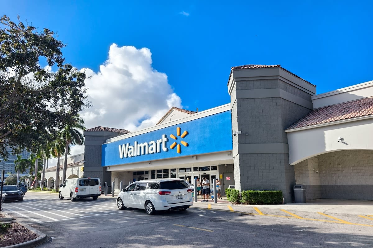 Is Walmart Open on New Year's Day? 2026 Holiday Hours - Parade Pets