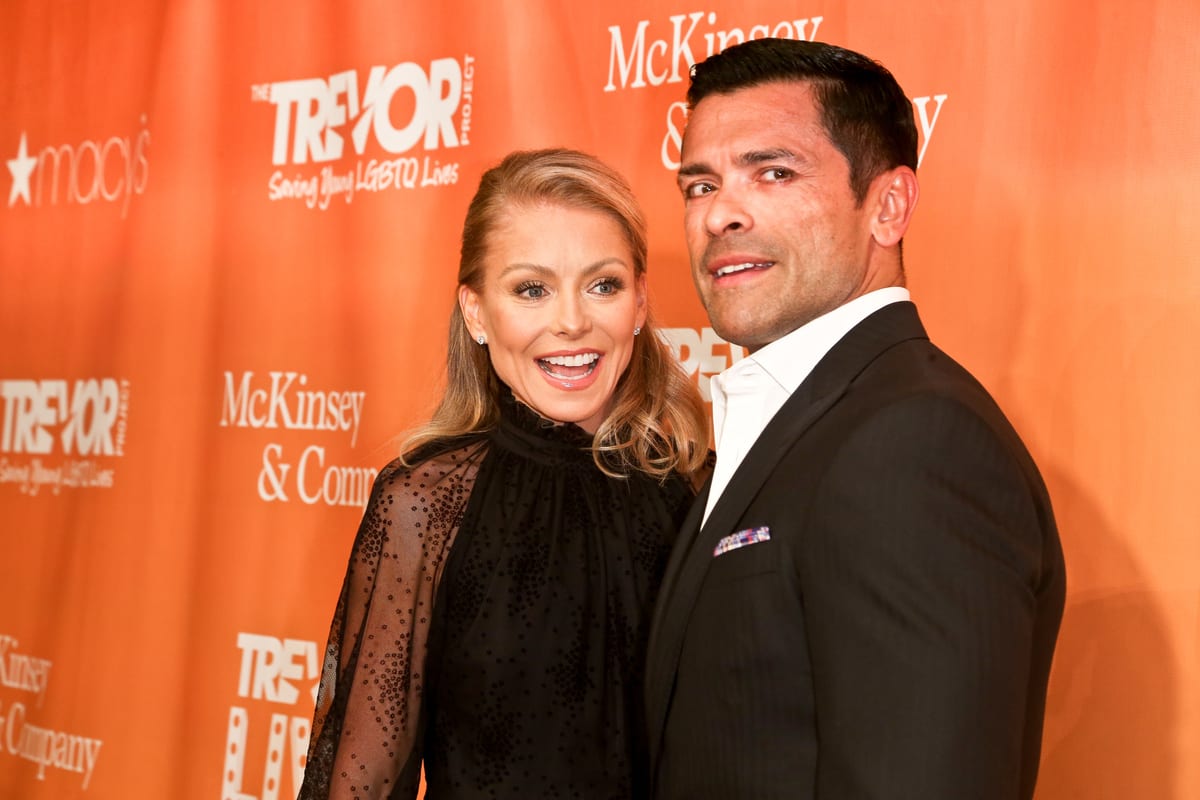 Kelly Ripa & Mark Consuelos’ Sweet On-Set Reunion With Shih-Tzu Lena ...