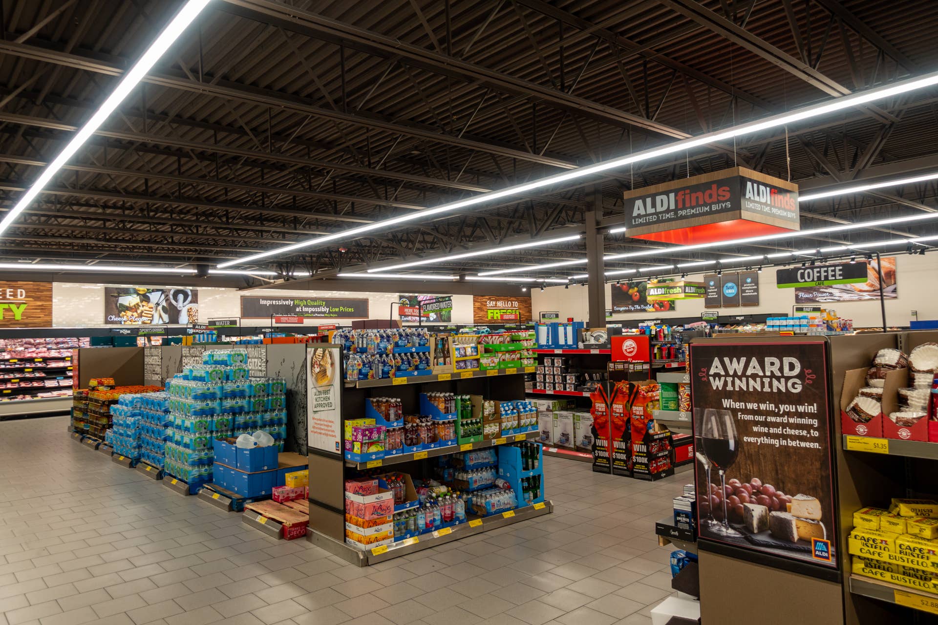 Is Aldi Open on Thanksgiving? 2025 Holiday Hours - Parade Pets